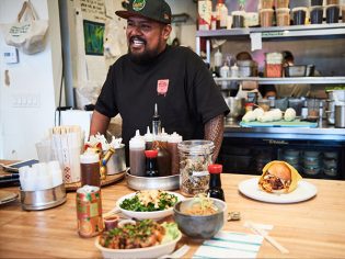 23 unique Hawai‘i restaurants foodies must visit
