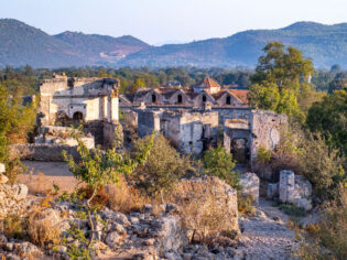 8 Eerie Ghost Towns Around The World - International Traveller